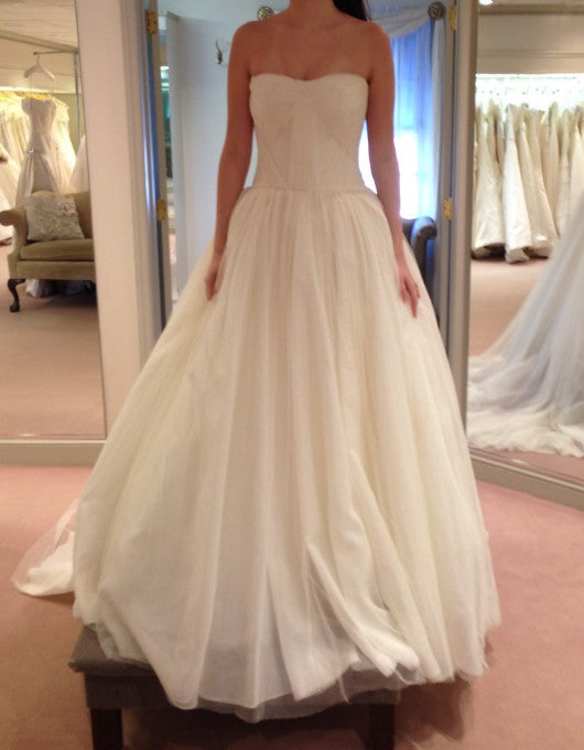 Vera Wang Ivory Ballgown – Nearly Newlywed