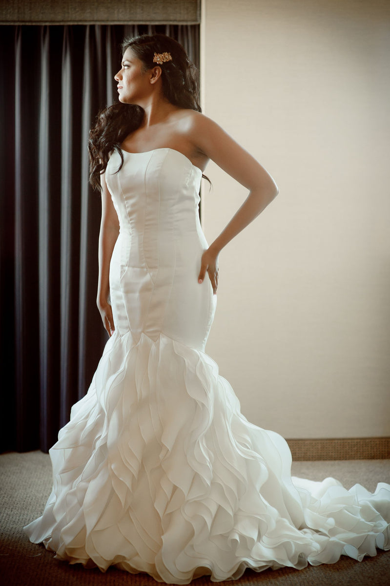 Vera Wang Matthew Christopher Dahlia- Off White – Nearly Newlywed