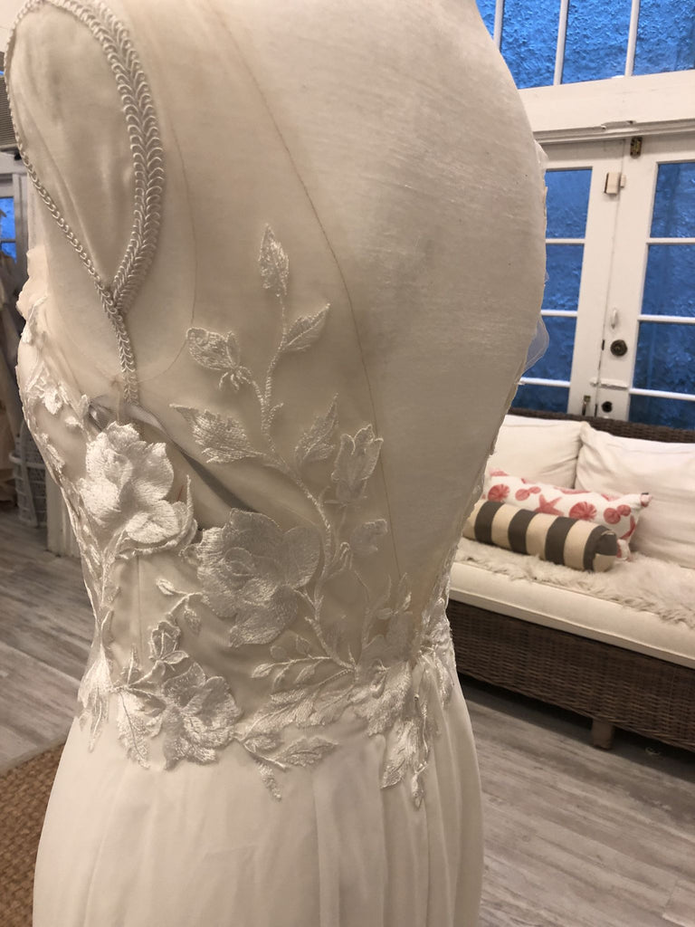 Wtoo Rylan Sleeveless 12701 – PreOwnedWeddingDresses